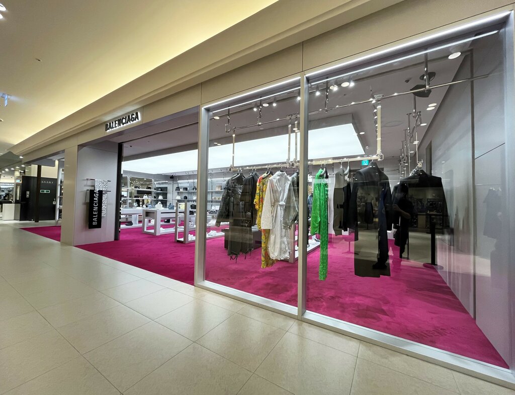 Giyim mağazası Balenciaga, Osaka, foto