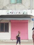 Les Petits Anges (Brazzaville, Commune de Ouenzé, Avenue de la Tsiémé, 56), giyim mağazası  Kongo'dan