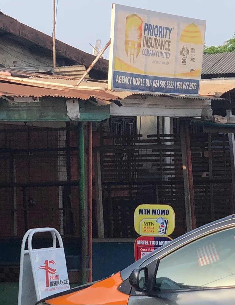 Restoran Station Momo Hut, Akra, foto