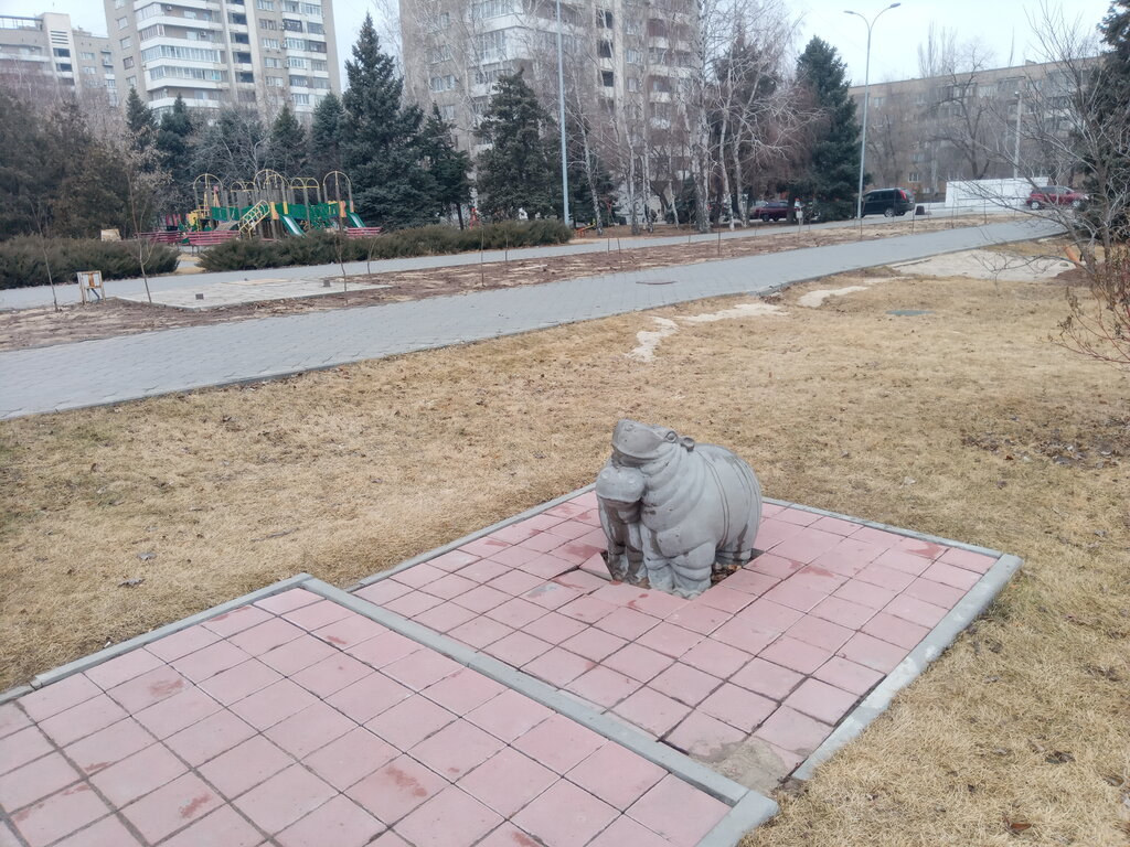 Park, sokak heykeli Бегемоты, Voljski, foto