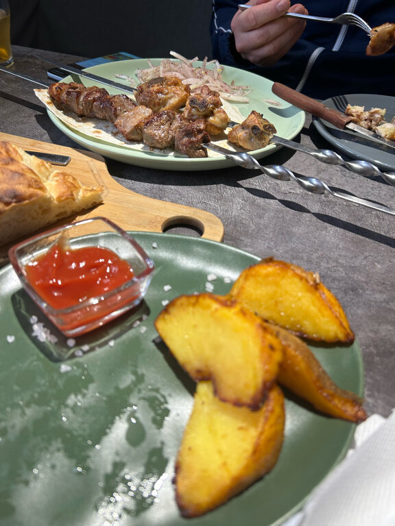 Kafe Shashlik Friends, Bişkek, foto