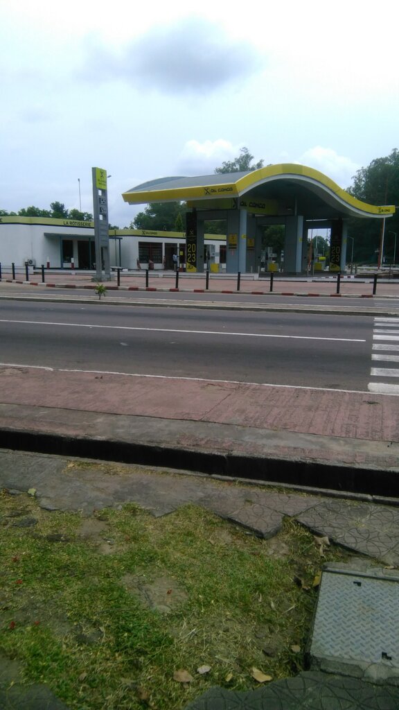 Benzin istasyonu Station X-Oil Pattes D’Oie, Brazzaville, foto