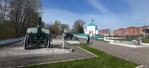 Защитникам Отечества (Leningrad Region, Sosnoviy Bor), anıt, heykel  Sosnoviy Bor'dan