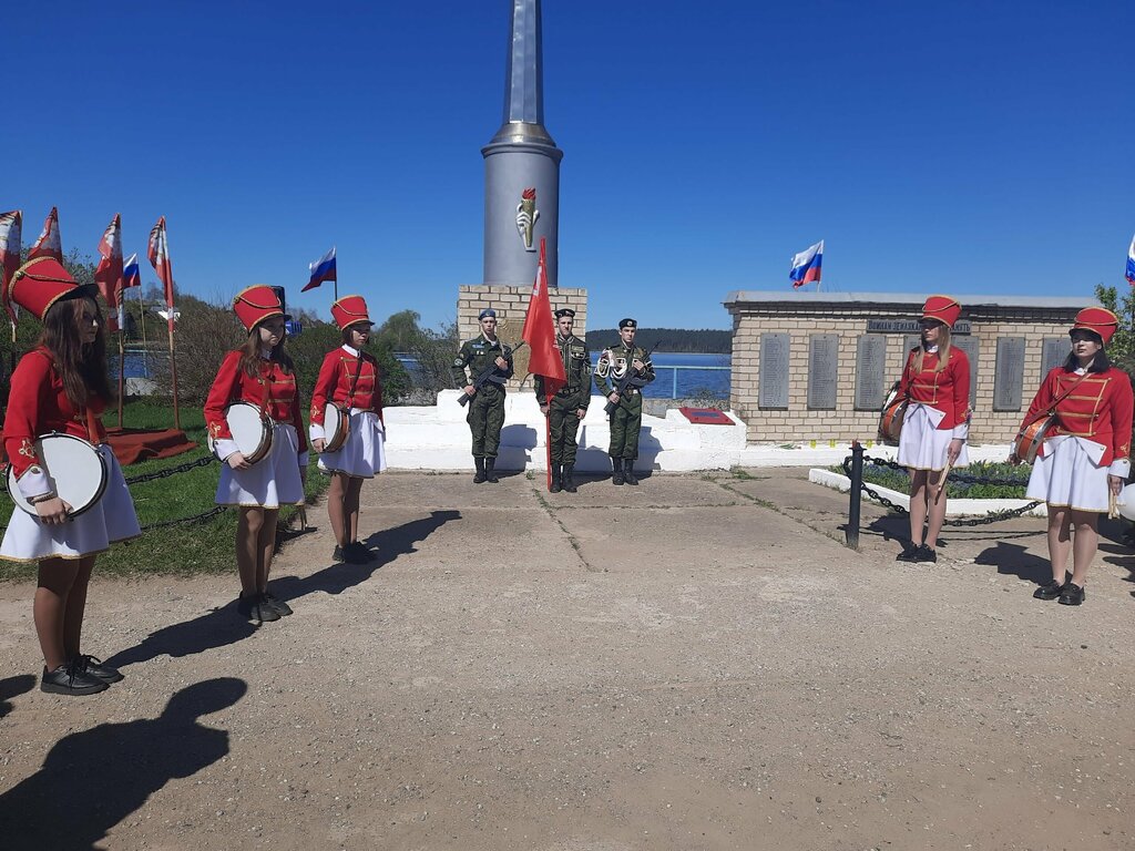 Anıt, heykel Обелиск погибшим в годы Великой Отечественной войны, Permski krayı, foto