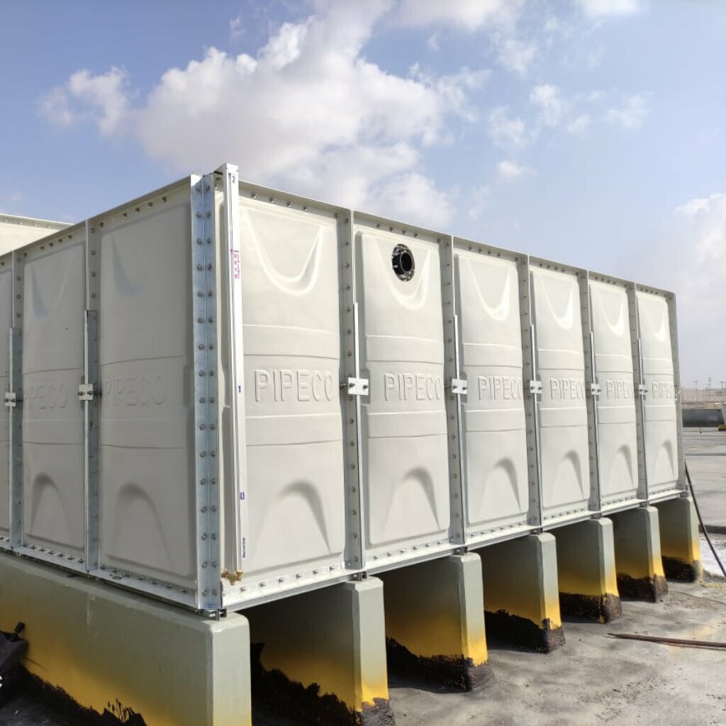 Toptancılar Pipeco Tanks Trading, Dubai, foto