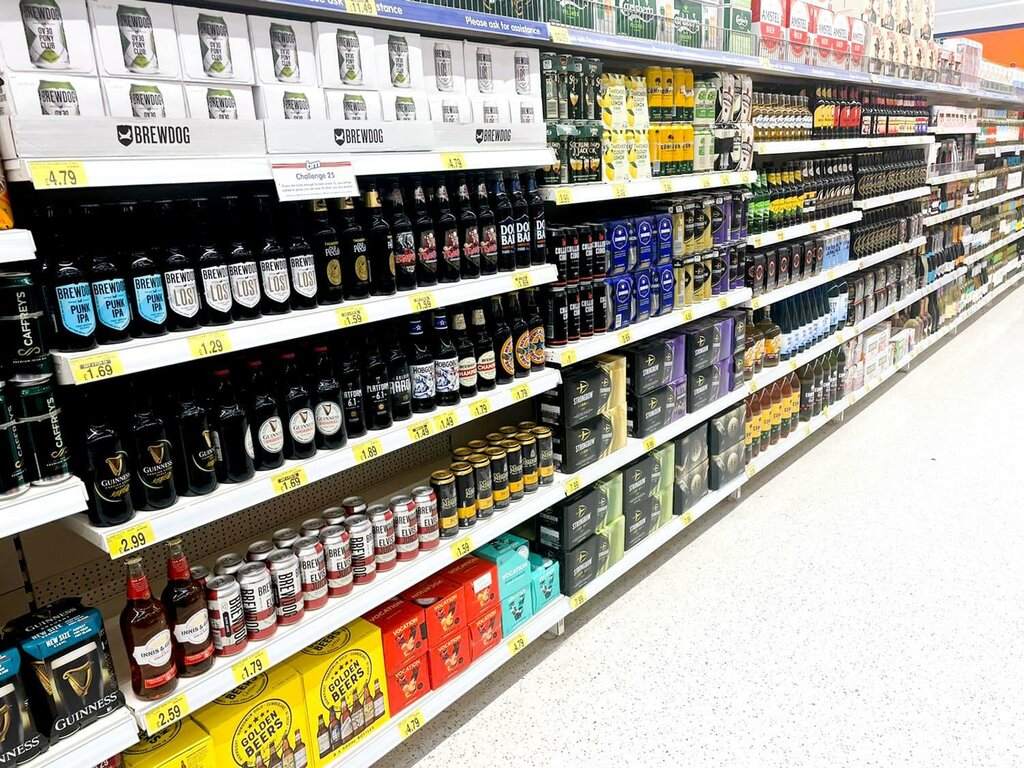 Şans oyunları B&m Store, İngiltere, foto