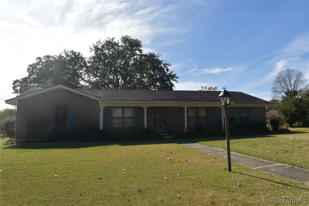 Emlak ofisi Marie Scarborough Remax Tristar, Montgomery, foto