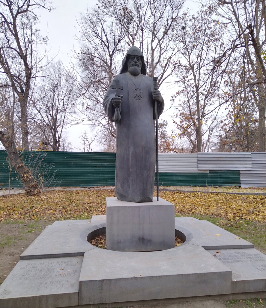 Anıt, heykel Supreme Catholicos of All Armenians Vazgen the First, Vağarşapat, foto