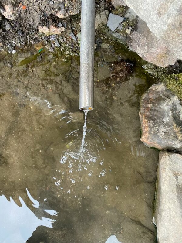 Pınar, çay Spring, stream, Murmanskaya oblastı, foto