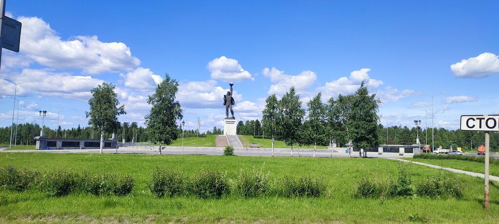 Anıt, heykel Покорителям Самотлора, Nijnevartovsk, foto