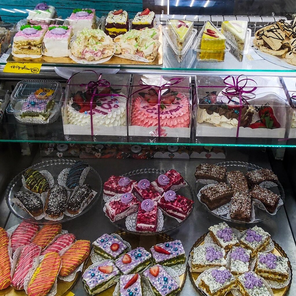 Pasta, şekerleme ve tatlı Honey, Kirovo‑Chepetsk, foto