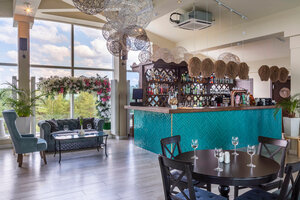 Restobar 8 (Primorskoye Highway No:593Н), restoran  Zelenogorsk'tan