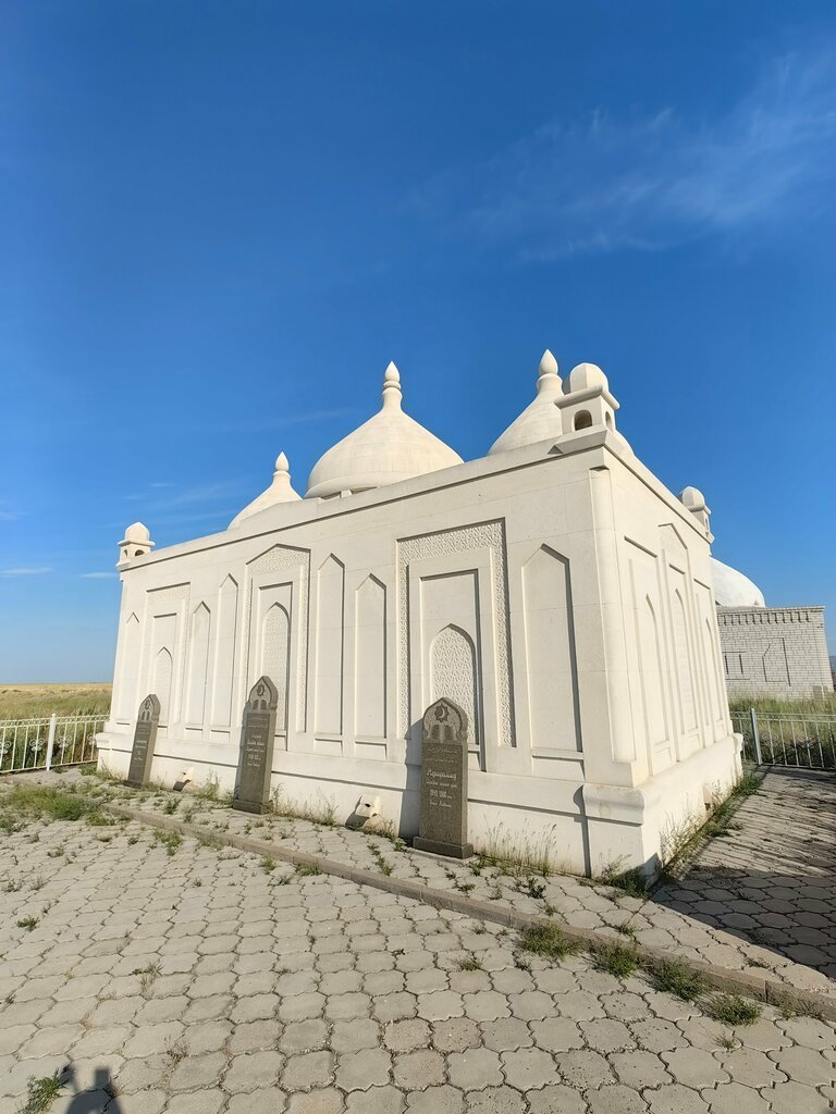 Turistik yerler Isabek Ishan Haziret Mausoleum, Pavlodar eyaleti, foto