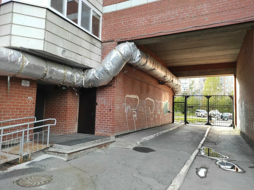 Bina, site yönetimi TSZh Zarechye-99, Yekaterinburg, foto