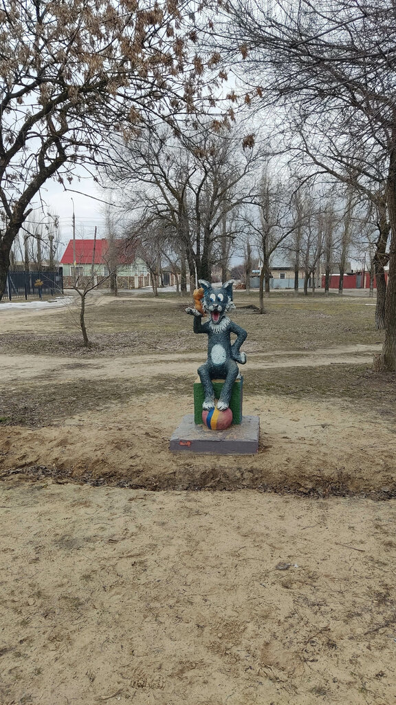 Park, sokak heykeli Том и Джерри, Surovikino, foto