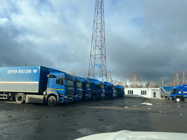 Otopark ve tamirhaneler Avtobaza Yekaterinburskogo pochtamta Ufps Sverdlovskoy oblasti filiala Fgup pochta Rossii, Yekaterinburg, foto