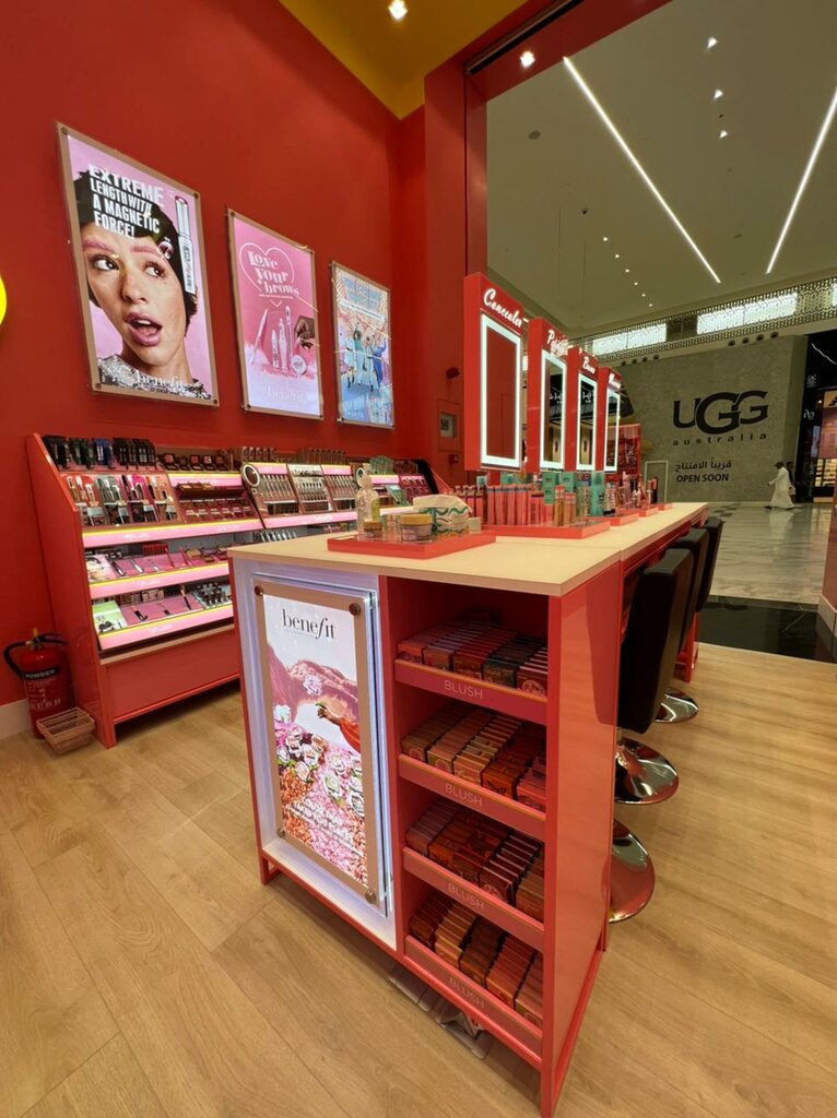 Güzellik salonu Benefit Cosmetics Boutique & BrowBar lounge, Riyad, foto
