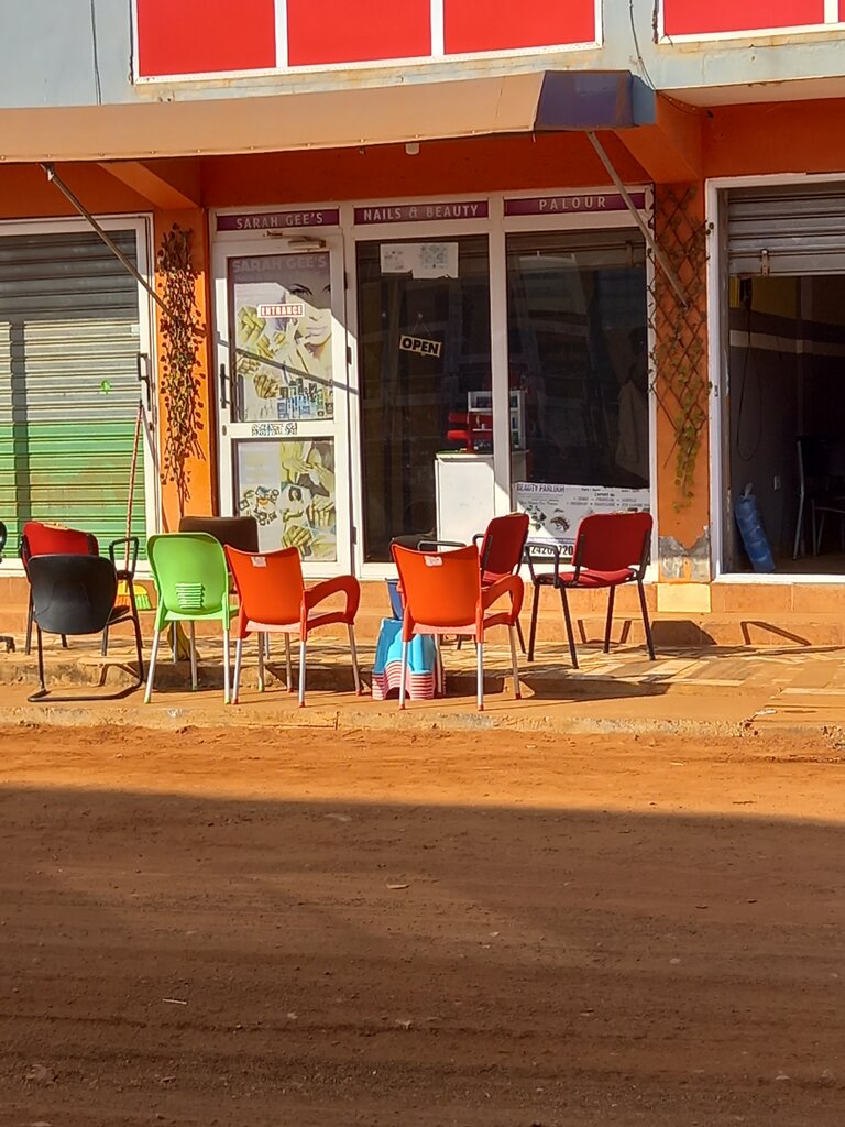 Güzellik salonu Sarah’s Nails and Beauty Parlour, Dünya, foto