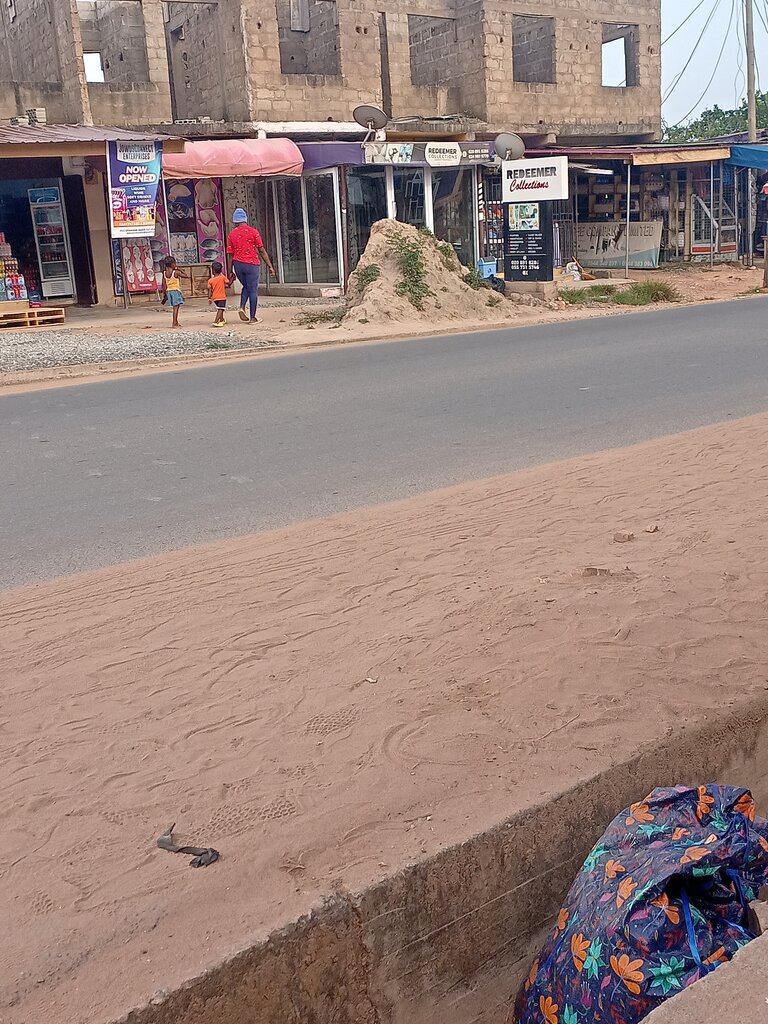 Giyim mağazası Redeemers Collection, Dünya, foto