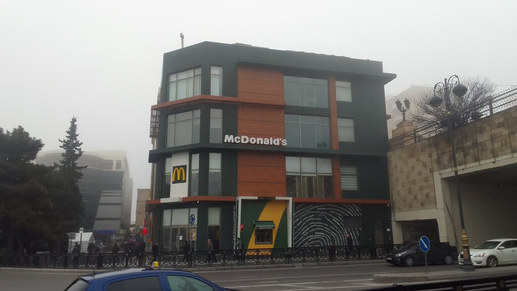 Fast food McDonald's, Bakü, foto