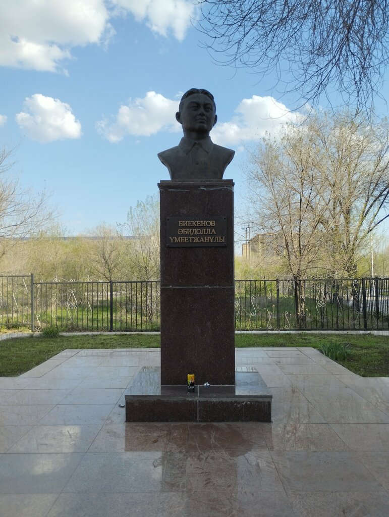 Anıt, heykel A. Biekenov, Aktöbe, foto