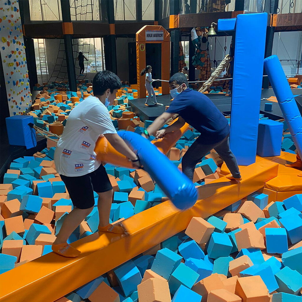 Kültür ve eğlence parkları Fly Zone Trampoline Park, Resül‑Hayme, foto