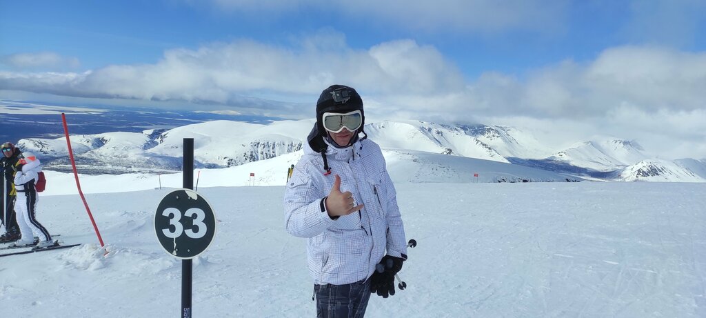 Kiralama noktası Прокат инвентаря горнолыжного курорта Большой Вудъявр Южный склон, Murmanskaya oblastı, foto