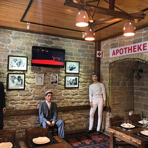 Brilliantovaya Ruka (Asеf Zeynalli Street No:3A), kafe  Bakü'den