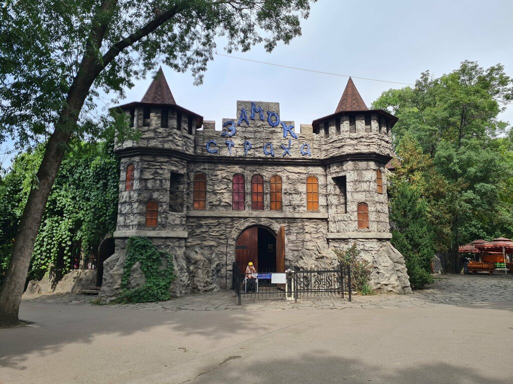 Atraksiyon Castle of Fear, Almatı, foto