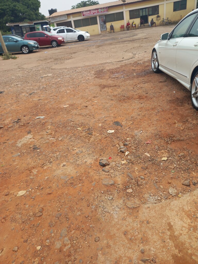 Oto lastik tamiri Korle-Bu Tire Center, Akra, foto