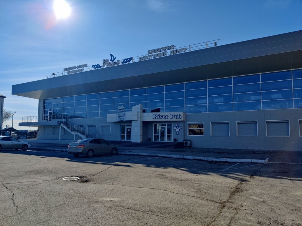 Deniz ve nehir iskeleleri Cascade lls, Pavlodar, foto