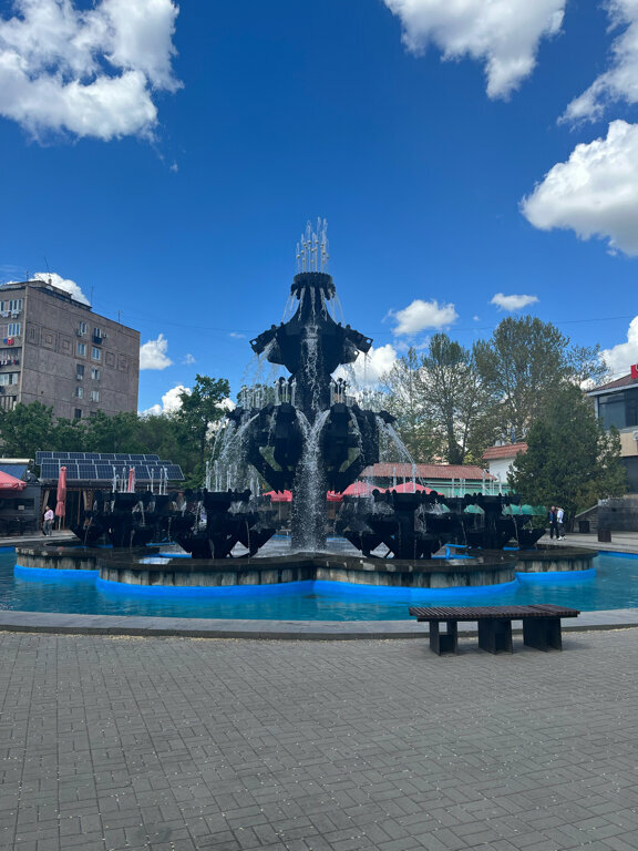 Anıt, heykel А. Даниелян, Erivan, foto