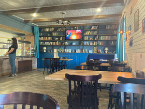 Maslogostitsy (ulitsa Khobotova No:12, selo Seryodka), kafe  Pskovskaya oblastından