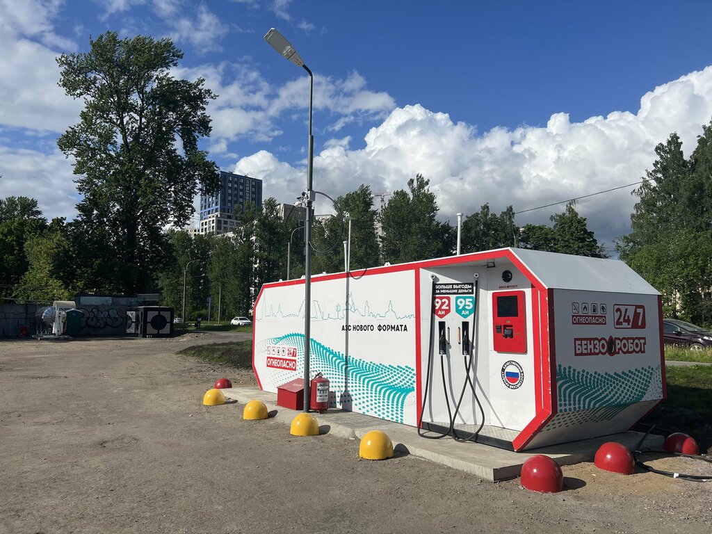 Benzin istasyonu Benzorobot, Saint‑Petersburg, foto