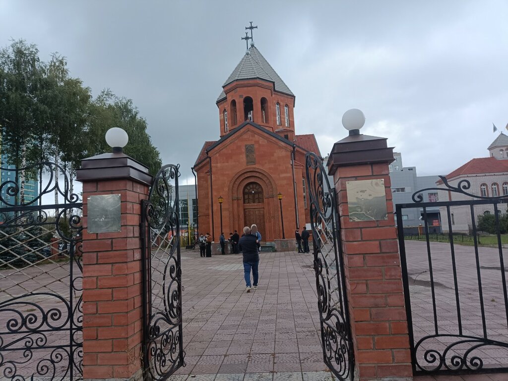Dini dernekler Армянская Апостольская церковь, Kirov, foto