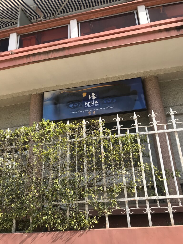 Anıt levhası, anıt taş Nsia fondation, Abican, foto