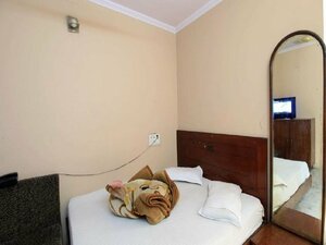 Hotel Parth Palace (4722 Shora Kothi,Main Bazar,Beside Yes Bank ATM,Pahar Ganj,New Delhi 110055,), otel  Delhi'den