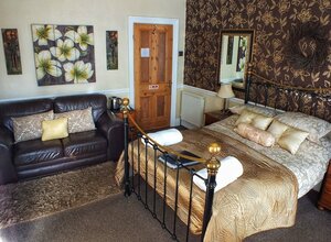 Heathfield Bed And Breakfast (22 Prospect Hill,Whitby YO21 1QD,), otel