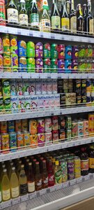 Volna (Máńgilik El kóshesi No:4), bira dükkanı  Setbayev'den (Satpayev'den)