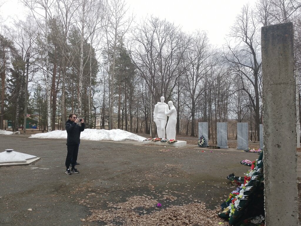 Park, sokak heykeli Мать и сын, Permski krayı, foto