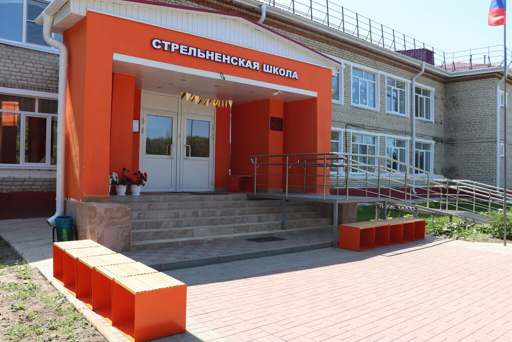 Ortaokul Strelnenskaya osnovnaya obshcheobrazovatelnaya shkola, Kalujskaya oblastı, foto