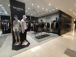 Balmain (Petrovka Street No:2), giyim mağazası  Moskova'dan
