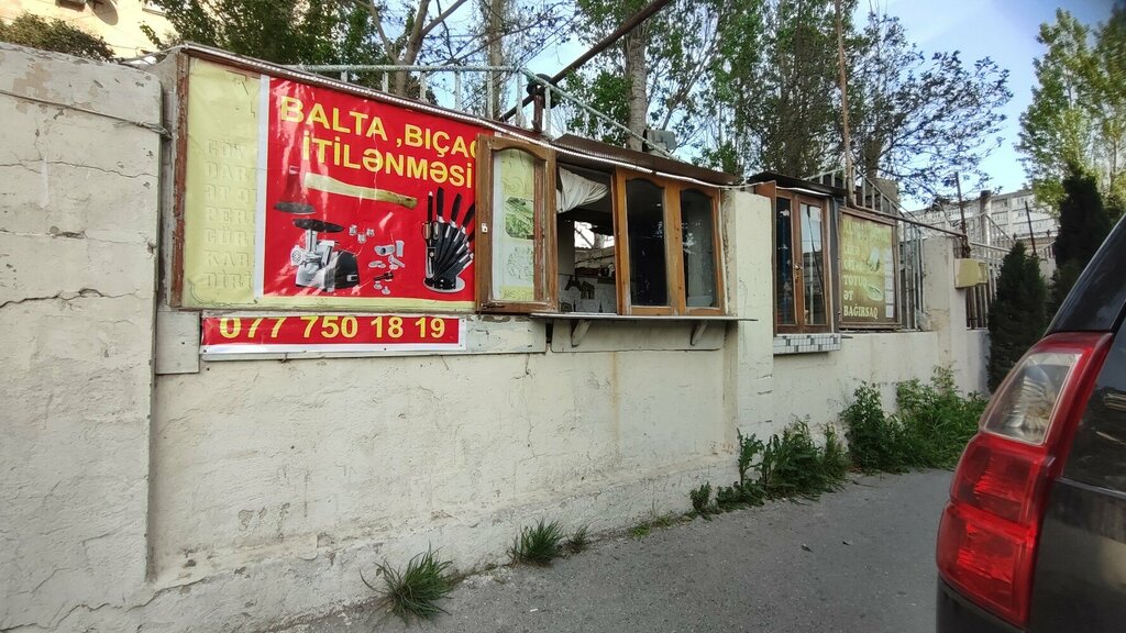 Metal eşya tamircileri Balta, bıçaq itilənməsi, Bakü, foto