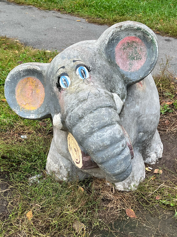 Park, sokak heykeli Слоненок, Saint‑Petersburg, foto