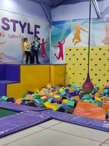 Free style (Aviatsionnaya ulitsa No:13/1), spor ve eğlence merkezi  Niagan'dan