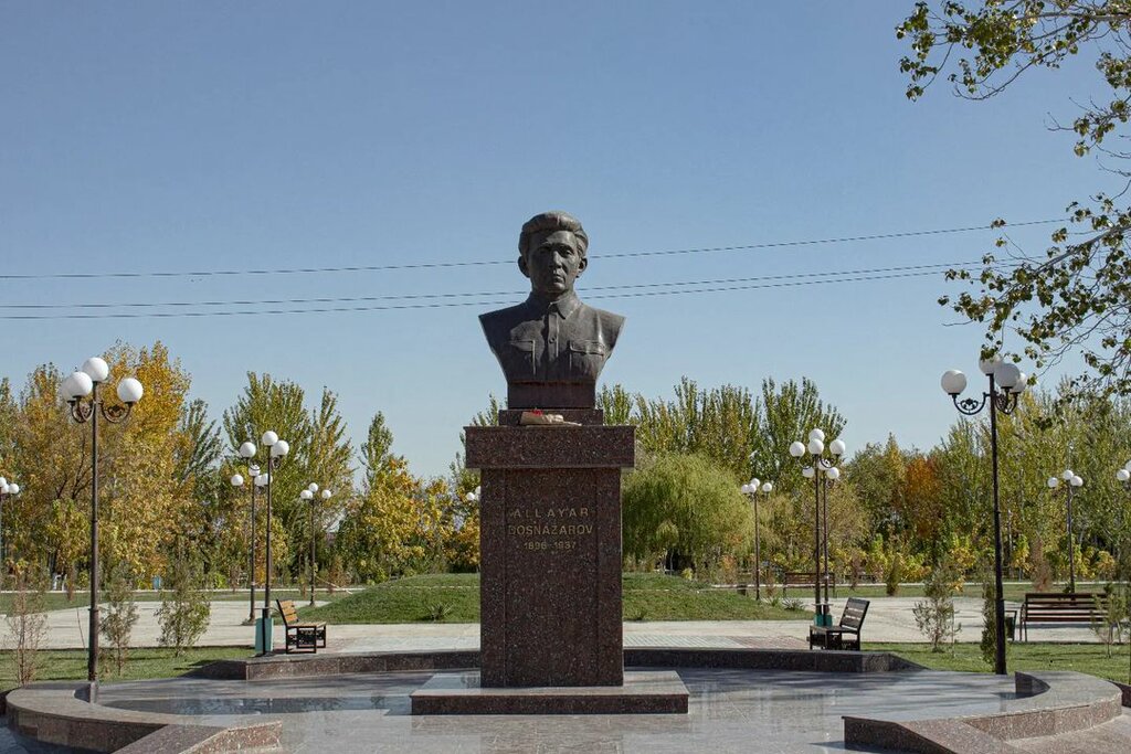 Anıt, heykel Allayar Dosnazarov, Nukus, foto