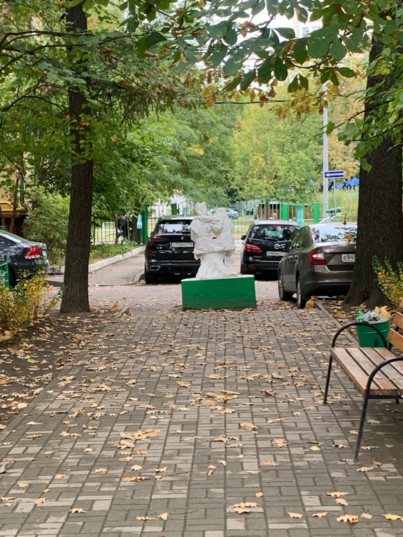 Park, sokak heykeli Читающие пионерки, Moskova, foto