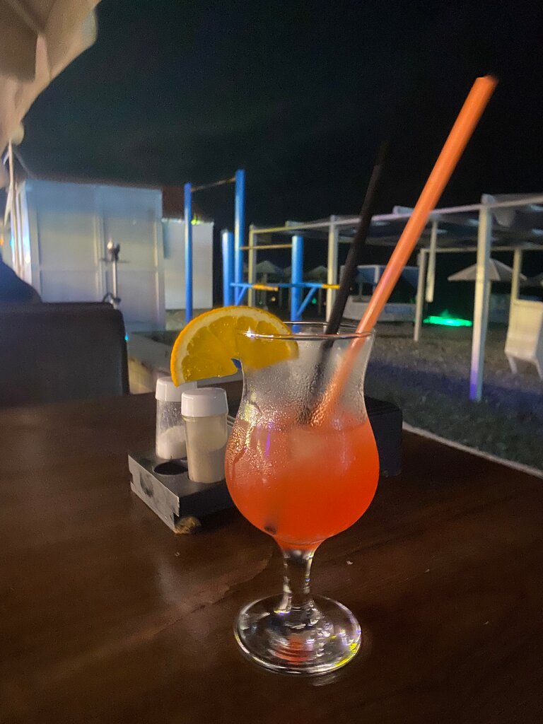 Kafe Kafe Katran V Novomikhaylovskom, Krasnodarski krayı, foto