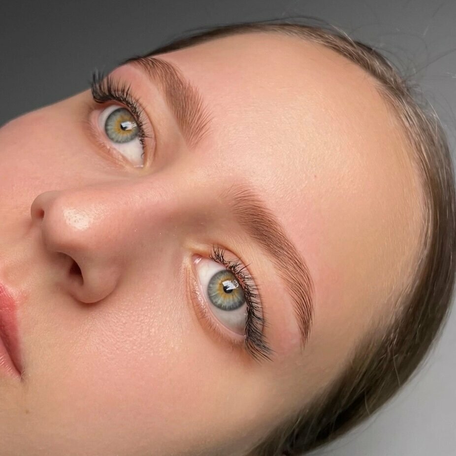 Kaş ve kirpik salonu Mirova Brows, Saint‑Petersburg, foto