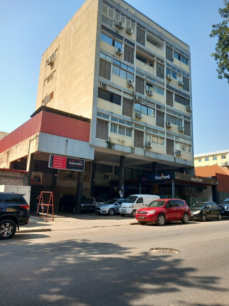 Otomobil servisi Garagem, Loanda, foto